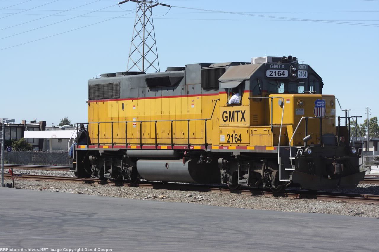 GMTX 2164 working the Mulford Yard.